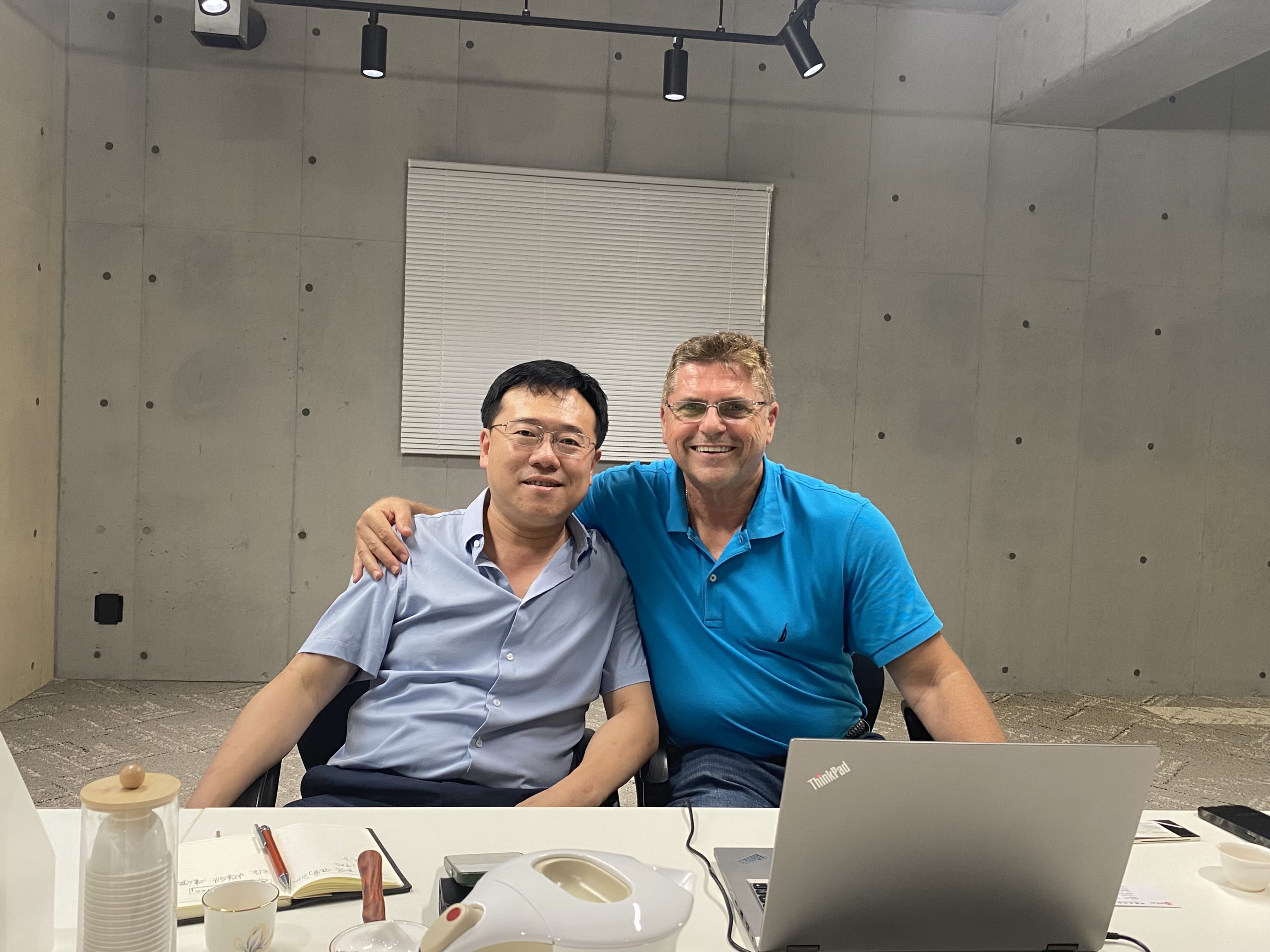 イスラエルのお客様は日本本部を見学します - ビカイカギ株式会社